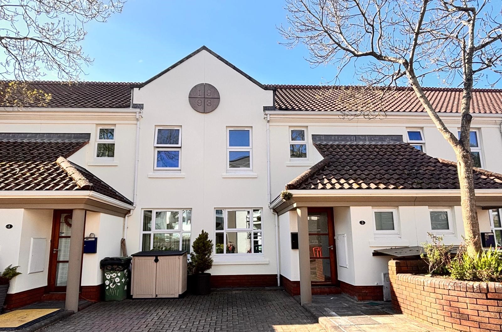 5 Leslie Sinel Close